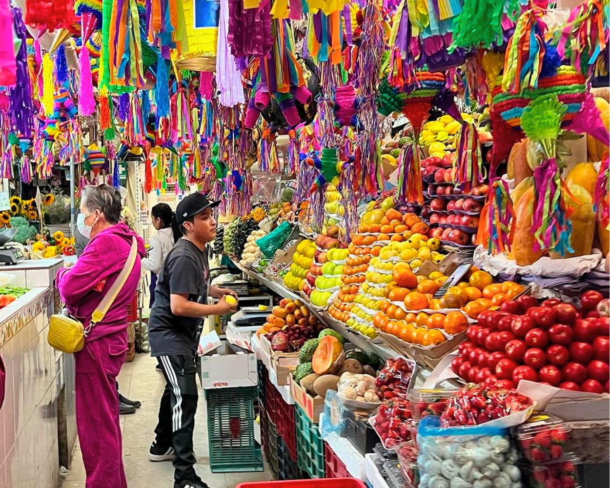 Queretaro's Marketplace: A Canvas of Chaos, Freedom, and Community ...